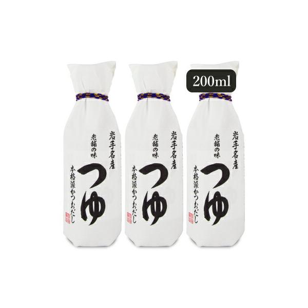 たっぷりのかつお節で取ったダシと、長期熟成させた本醸造醤油をブレンドした4倍濃縮つゆ。職人が手間と時間をかけた、こだわりの味です。 料理の最高の引き立て役になってくれます。化学調味料は無添加です。