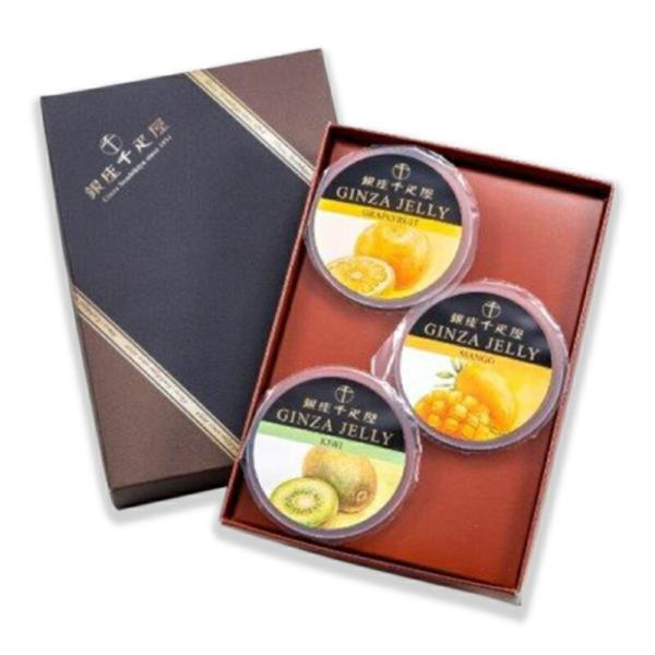 厳選したフルーツの果汁と果肉をたっぷりと使用しました。喉ごし良く、上品な甘さのゼリーに仕上げました。