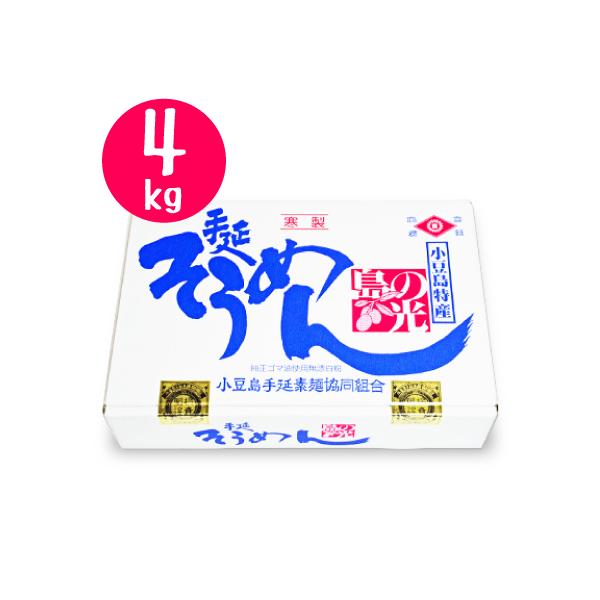 瀬戸内・小豆島に手延素麺づくりの技が伝えられたのは、約四百年前と言われています。以来、小豆島の職人は頑（かたく）ななまでに、素材と製法を守り続けてきました。