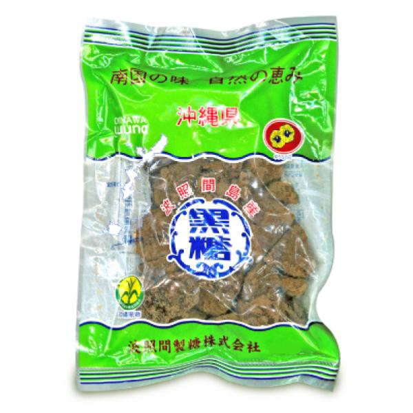 ■清ら島、波照間産さとうきび100%！一口で違いがわかります。お茶受けや煮物に。黒糖のもつ独特の香りと美味はそのままお茶菓子 として最適です。又煮物類にも適量にご使用 いただきますと、特別の風味をまして、一層美味しく いただけます。 黒糖本...