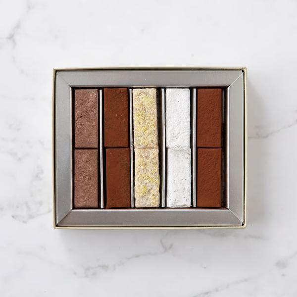 アールグレイ、ジャスミン茶、ピスタチオ、カフェレート、キャラメル。新しい出会いに驚く、5種類の生チョコを2個ずつ詰め合わせたアソート。【特定原材料等：乳成分・大豆・オレンジ】※パッケージは変更になる場合がございますが、ご了承ください。