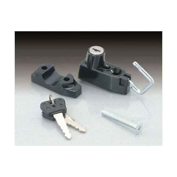 取付説明書付です。スペースを生かし利便性アップ！純正マスターシリンダーホルダーのスペースにヘルメットホルダーを増設し、利便性アップ！！キー2ヶ付属【メーカー】キタコ【メーカー品番】　0SS-ZH-12295000 (HMC NO.)　80-...