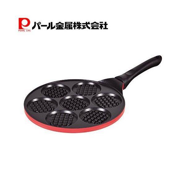 【商品概要】直径8cmのワッフルが1度に7個焼けるフライパンふっ素加工なのでお手入れかんたんガス火専用、IHクッキングヒーター使用不可食器洗い乾燥機使用不可【スペック】製品サイズ:(約)全長450×幅265×高さ60mm製品重量:(約)79...