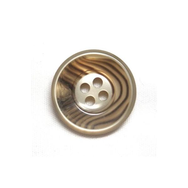 【素材】ポリエステル【サイズ】15mm(実寸15.5mm)【特徴】水牛のような年輪模様を施した透過性のある樹脂に、ポリエステルをはめ込んだ特別なボタンです。一色だけのシンプルなポリエステルボタンと違いよく見ると面白みがあり、水牛では出せない...