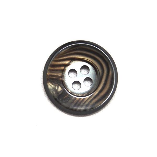 【素材】ポリエステル【サイズ】15mm(実寸15.5mm)【特徴】水牛のような年輪模様を施した透過性のある樹脂に、ポリエステルをはめ込んだ特別なボタンです。一色だけのシンプルなポリエステルボタンと違いよく見ると面白みがあり、水牛では出せない...