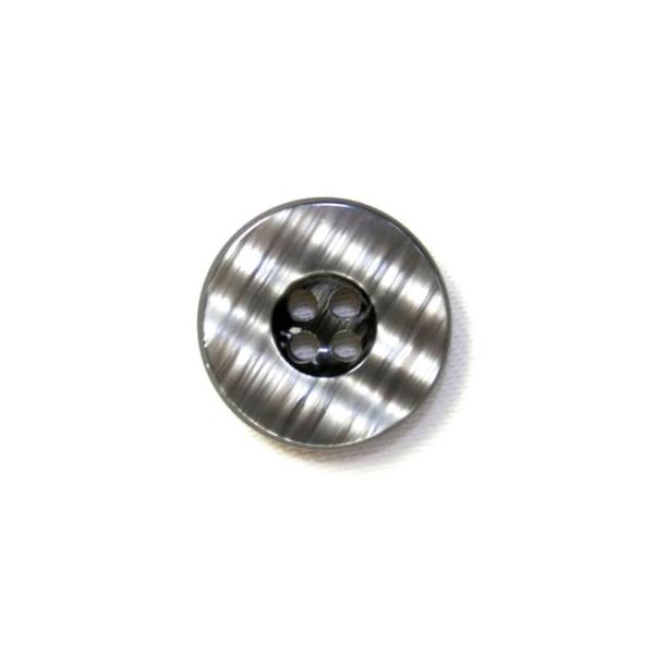 【素材】ポリエステル【サイズ】20mm【特徴】高級テーラーで扱われているボタンですので、あまり市販されおらず、ボタンのみ購入はなかなか不可能だと思います。スーツやジャケット引き立てるボタンです。ポリエステルボタンでは、安価なものは安っぽく見...
