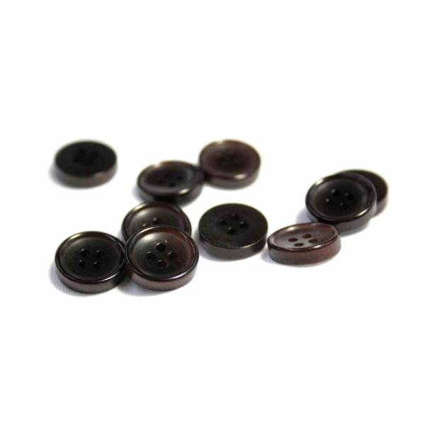 【素材】ナット※ヤシの実から出来た天然素材【サイズ】直径11.5mm厚み約3mm(実寸)【特徴】カラー：ダークブラウンヤシの実から出来た天然素材を染色して鮮やかなボタンを仕上げました。ポリエステルに無い繊維の模様や質感が特徴で、安価なボタン...