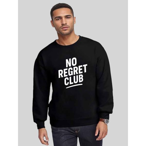 「No Regret Club」のクルーネックスウェットシャツは、スタイリッシュでボールドなホワイトプリントが特徴的なユニセックスデザインです。クラシックな黒のスウェットシャツに、インパクトのある「NO REGRET CLUB」のロゴが、モ...