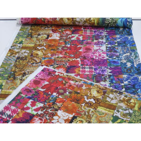 左右非対称のプリントです。1枚目の画像は生地を織り返して生地の左右が見えるようにしています。２枚目と３枚目の画像はそれぞれ生地の左右から撮影しています。モダの人気デザイナーCathe Holdenさんの新柄です♪60’s〜70’sのクラフト...