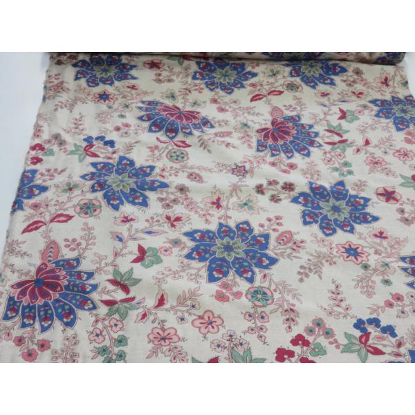 こうの早苗さんデザインの綿麻のシーチング生地です。綿と麻を混紡することで通気性がよく麻に比べればしわになりにくい素材です。綿と麻それぞれの長所を生かしたしっかりした素材です。シーチングとは、粗く織った 平織りの普通地のことをいいます。ブロー...