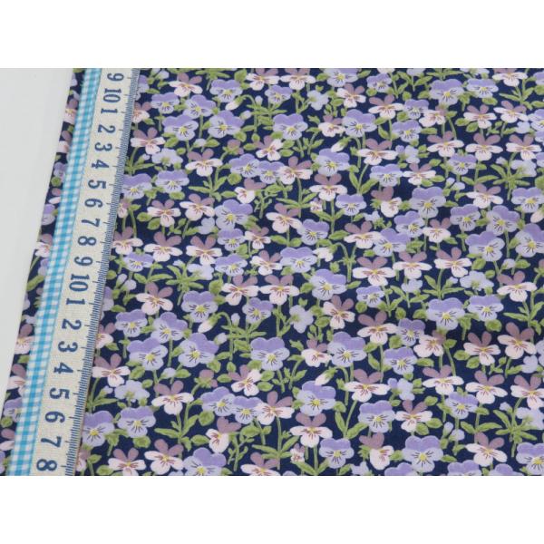 かわいいプリント柄に定評のあるコットンこばやしのブロード生地です。程よいハリとやわらかさを持つブロード生地は、扱いやすく初心者の方にもおすすめ。ブラウスやワンピース、スカートなどのお洋服から、巾着袋やポーチなどの小物づくりまで幅広くお使いい...