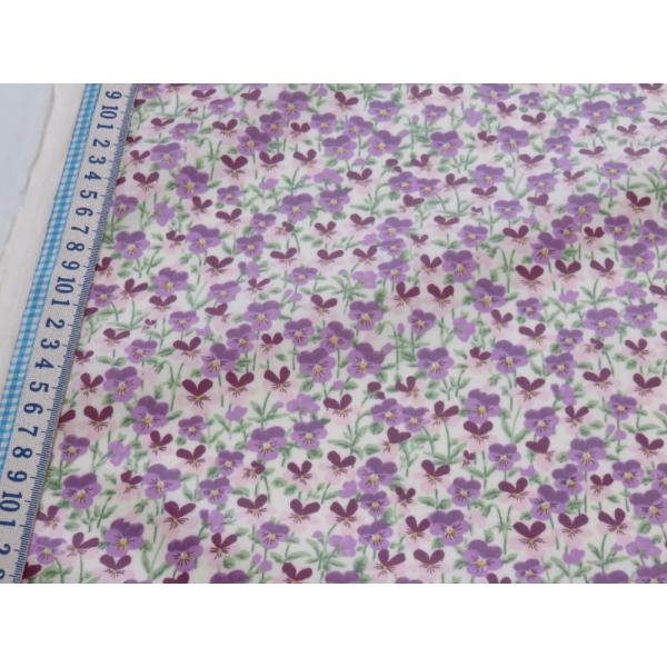 ラミネート生地は表面にはビニールコーティング加工が施されており、防水・撥水性に優れているのが特徴。水や汚れをさっと拭き取れるので、お手入れも簡単です。適度なハリがあり、ミシンでも扱いやすく、初心者の方にもおすすめ。レッスンバッグやランチョン...