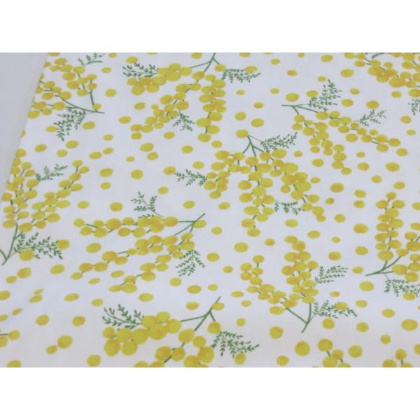 オックス生地は、厚みもほどよく丈夫なので、巾着などのバック類やスモックなどの衣料に適しています。 オックスフォード生地とはたて糸・よこ糸を2本ずつ引きそろえて、平織りにした生地。斜子織りともいいます。 比較的厚地で光沢があり、織目がはっきり...