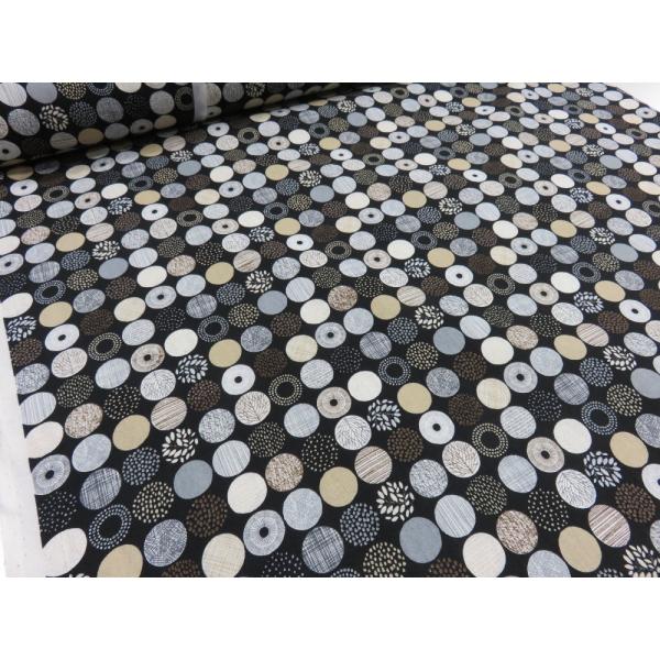 植物の葉や木をモチーフにしたボタニカルなプリント生地です。シンプルな柄が大人びた雰囲気があります。ウェアからインテリアまでなんにでも使える万能な生地です。入園グッズにもいいですよ。★生地巾　約１０８ｃｍ★素材　　綿１００％　★厚さ　　C（A...