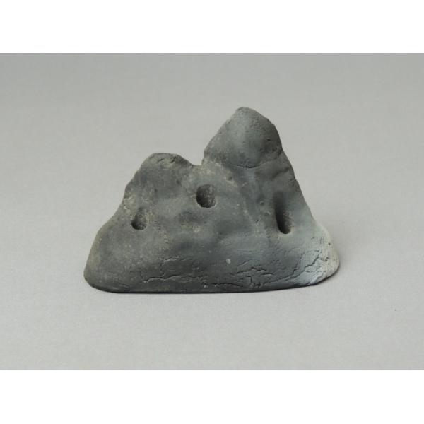 キーワード：剣山 竹炭 生け花 華道・サイズ(mm):W74×D38×H50・原材料：陶器、竹炭・カラー： 黒・原産国：日本※商品画像については、モニターによって色味が若干異なります事ご了承ください。