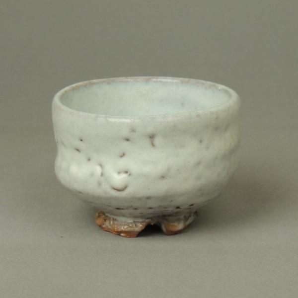 キーワード：萩焼 かいらぎ ぐいのみ 酒器 酒杯 ギフト 記念品 お猪口・サイズ(cm):W6.5×H4.7・原材料：陶器、木箱入り・カラー： 白、茶・原産国：日本※商品画像については、モニターによって色味が若干異なります事ご了承ください。