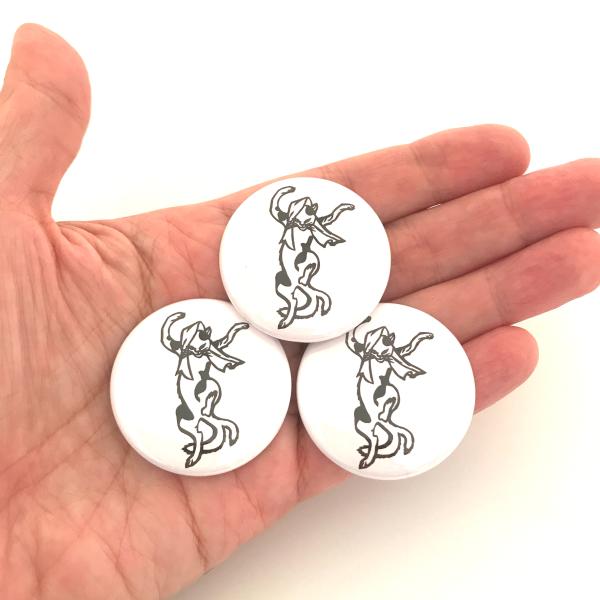 直径約3.8ｃｍの缶バッジ、３個セットです。針の扱いは十分お気をつけ下さい。また、神経質な方はご遠慮下さい。