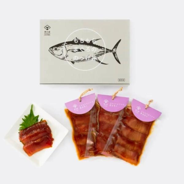 紀州勝浦港で水揚げされた新鮮な天然生まぐろもっと手軽にまぐろを食べてもらいたいという思いから着想を得て生まれた、「お茶碗１膳分にぴったり」な漬け丼のセットです。和歌山県勝浦港に揚がる生まぐろを伝統の目利きで買い付け、解体から加工、出荷まで全...