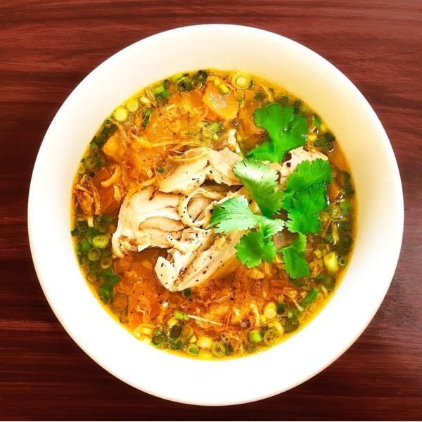 スパイス食堂クーポノス トマトチキンフォー3食セット日本国内はもとより、ベトナムに行っても食べることのできない当店オリジナルメニューの一つ。フレッシュトマトとレモングラスで作った自家製トマトソースが食欲をそそる。大分冠地鶏を使用し、肉ガラと...