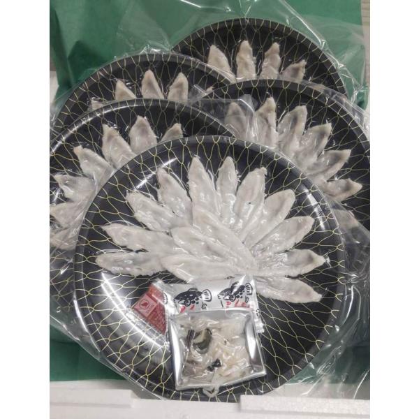 下関唐戸市場の鮮魚・ふく仲卸「カネヒ」直送ふぐの王様"トラフグ"を、贅沢に使用しました。国産活トラフグを刺身にし、急速3?冷凍で旨味を、閉じ込めました。1人前1皿にしてますので必要なだけ安心してお召し上がりいただけます。内容量；国産トラフグ...