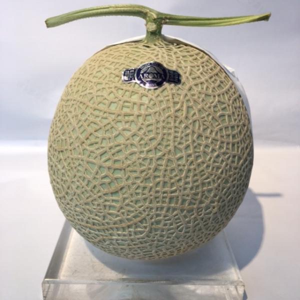 <br>メロンの最高補、アームスメロン/クラウンメロン。質の違いは、網目で決まります。<br>産地では、じっくりと時間をかけて、この網目形成されます。<br>よくスーパーなのでは、ツル部に、緑のカラーペー...