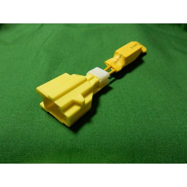 ステアリング（ハンドル）のエアバッグを外した際に、メーター内のＳＲＳ警告灯の点灯を防止させるものです。　適合：プリメーラ　P10/HP10/HNP10/FHP10※グレードにより装着できない場合があります。　画像のカプラー形状、寸法を必ずご...