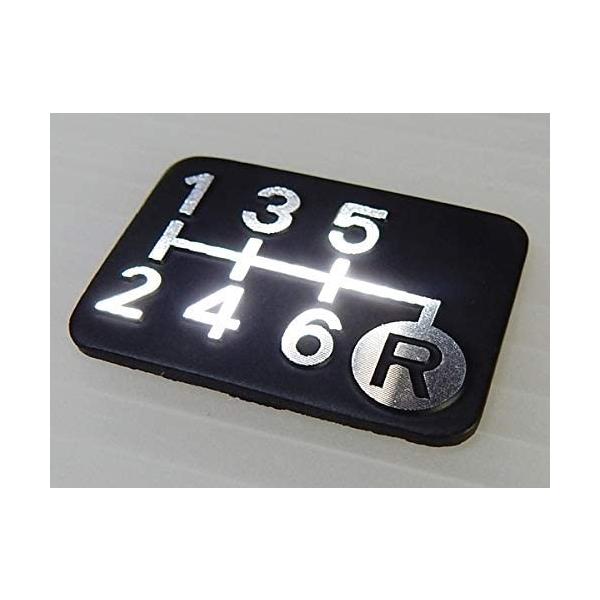 在庫あり！営業日13時までのご入金は当日出荷致します。Tuningfan　ダイヤカット シフトパターンプレート　右下R6MT車用表記パターンと同一の6速マニュアル車全てに適合します。●アルミ製　プレス成型　文字面マイクロダイヤカット仕上げ●...