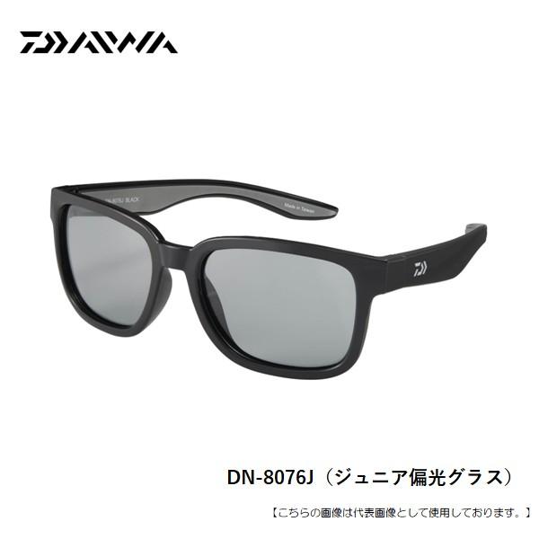 【※発売予定月に関しまして、生産状況等により遅れが生じる場合がございます。※スペックは暫定値の場合があり、変更の場合もございます。予めご了承ください。】明るさを確保した偏光レンズで、安全性と視認性を両立したジュニアサイズ偏光グラス。傷に強い...