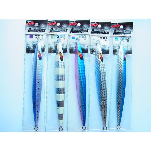 マルシン漁具 アンバージャック 300g　です。水切りが良いフラットな４つの面構造でハイピッチからスローピッチまであらゆるジャークで高い操作性を実現！！全長　：約215mm（リング部含む）最大幅：約24mm最大厚：約16mm（素人計測ですの...