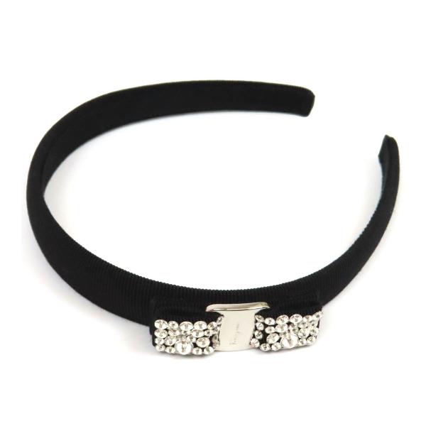 [商品番号] 293297[ブランド名] フェラガモ[商品名] ヴァラ ビジュー カチューシャ ユニセックス[付属品] 箱(少しヨゴレあり) 袋[型番] [サイズ] 内径約35cm 幅約1cm-約2cm[素材] [重量] [商品仕様] [カ...