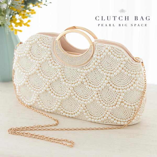 サテンとパールが華やかで3WAY仕様のクラッチバッグお食事会や謝恩会の服装やお呼ばれ服を引き立てるシェル型の可愛いらしいパーティーバッグパールを引き立てるビジューと二重構造で華やかなクラッチバック煌びやかなスカラップのデザインでコーディネイ...