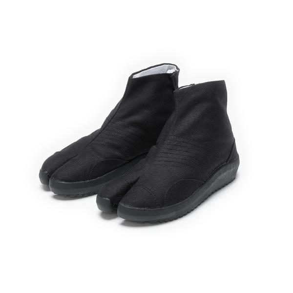 伝統的な地下足袋に、エアークッションを融合！3枚コハゼ仕様で足首の締め付けが程よく、より気軽に履けるモデルです。クッション性とグリップ力に優れ、お祭りや建築現場などはもちろん、ちょっとしたバイクでのお出かけや、日常の外出でカジュアルに、どん...