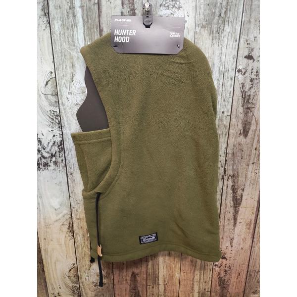 DAKINEの厚手フリース素材のフードウォーマーです。HUNTER HOODは厚手のフリース素材で防寒性がかなり高く人気の商品です。ダカイン製品は裁縫なども強くて常に人気の高い商品です。カラー：DARK OLIVEサイズ：フリー