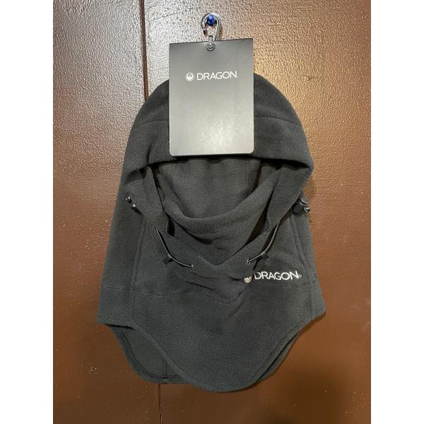 DORAGONから今期新たに発売になった"FACE MASK HOOD"です。防寒性に優れるファイスマスクとフードが一体化したファイスマスクフード(フードウォーマー)は１度使ったらやめられません。今回DRAGONより発売されたFACE MA...