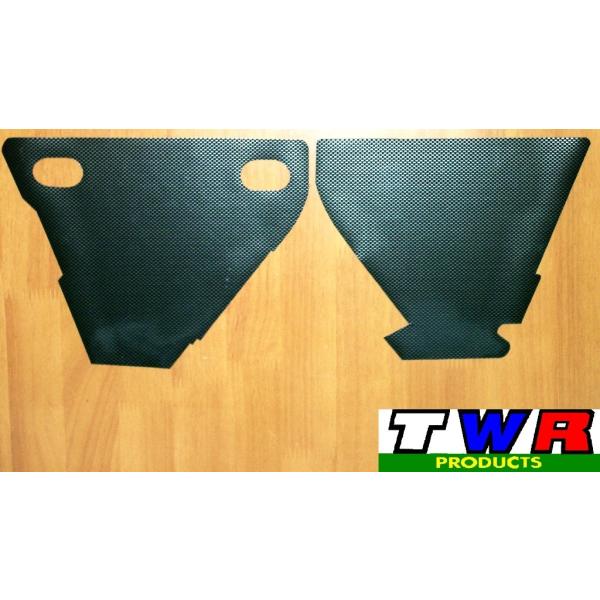 国内有名カッティングシートメーカー製のカーボン調（プリント）シートから作製したプロテクトデカールセットです。厚みも最適【当方調べにおいて最高厚】で、特に曲面での施工のしやすさは抜群です。 部材構造は、メーカー独自開発のメインシートにカーボン...