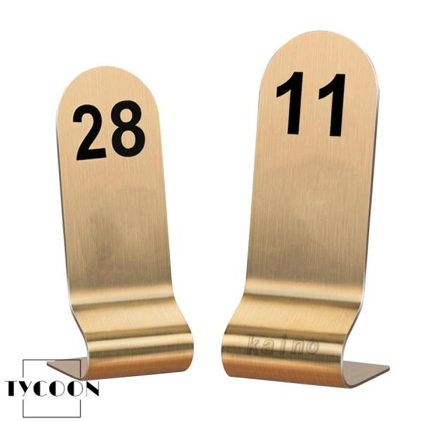 ▲ テーブルナンバープレートセット：番号1?10、番号1?15、番号1?20、番号1?30、番号1?40、番号1?50。 番号はテーブル番号の両面に印刷されており、テーブルに直接置くことができるため、ゲストは自分の席をすぐに見つけることがで...