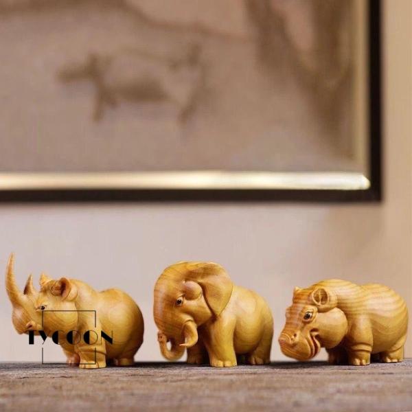 カラー：写真通り材質:崖柏木サイズ(約) :カバ頭縦6 cm幅3.2 cm高さ3.6 cmサイ：縦6 cm幅3 cm高さ4.8 cm象：縦6 cm幅3.2 cm高さ4.2 cm天然木使用のため、それぞれ違った風合いを持ち 木目や色が様々です...