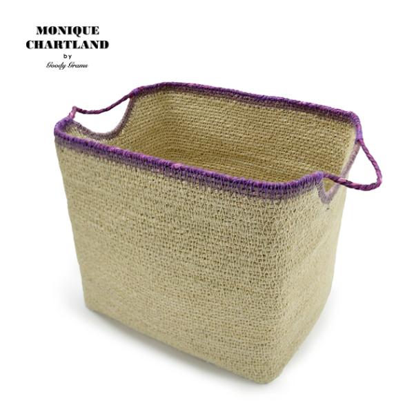 商品説明:シーグラスでできたバスケットです。縁取りと持ち手のパープルカラーがアクセントになり、ナチュラルながらポップな印象もあるのが特徴です。Lサイズは観葉植物の鉢カバーなどに適したサイズ感です。シーグラス(ウォーター・ヒヤシンスやシーグラ...