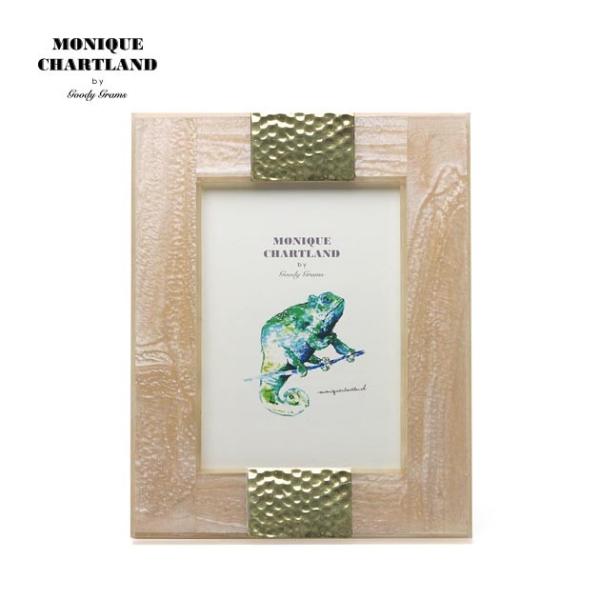 商品名:MONIQUE CHARTLAND by Goody Grams / PHOTO FRAME AALAM商品説明:動物には生あれば、定めを受ける。ボーンフレームはインドの民芸品として伝わる動物の骨のフォトフレーム。天寿を全うした動物...