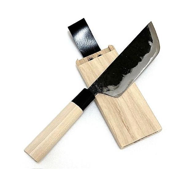 黒打収穫包丁 140mm― 収穫作業のためだけに鍛えられた一本 ―大量生産の家庭用包丁とは異なり、本品は野菜収穫という現場作業に特化して鍛え上げられた、実用本位の黒打収穫包丁です。刃渡り140mmという取り回しの良い長さに、鋼材には切れ味と...