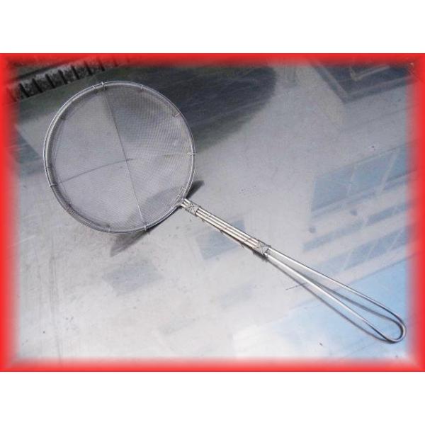 揚げ物のカス取りに便利な「フライ揚げ」です。丸型の網のサイズ直径15ｃｍ、全長37ｃｍの中サイズです。18-8ステンレス製状態はいいと思いますが、中古品ですので、傷、使用感あります。■サイズ：本文に記載■材質:ステンレス※表示される送料では...