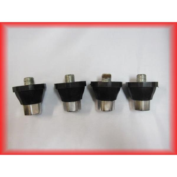 ホシザキの冷蔵庫の脚４個です。高さ調節したい時や、水を流す調理場に向いています。冷蔵庫の他、製氷機・冷凍庫・冷蔵ショーケースに使われています。ホシザキの製品だとほぼ合うと思いますが、サイズでご確認下さい。フクシマ・パナソニックでも合いますが...