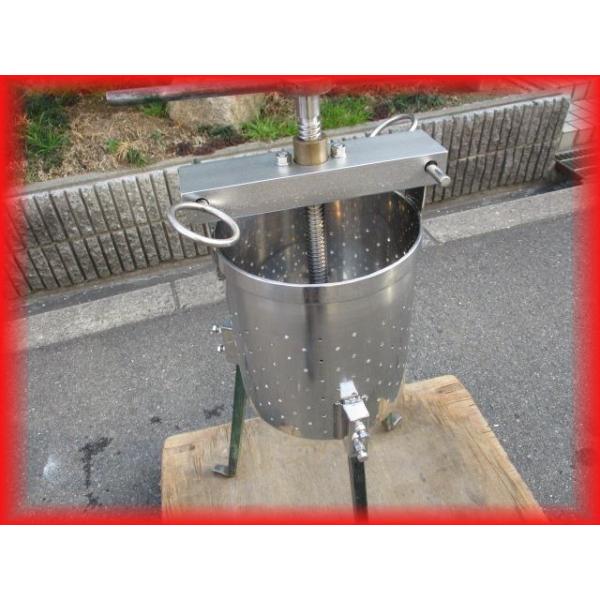 業務用のギョーザ絞り器です。餃子の具材（キャベツ・シイタケ等）などを袋に入れて絞って水分を抜く為の物です。サイズ　幅250ｍｍ、深さ310ｍｍ※送料無料　（但し北海道、沖縄、離島は別途送料がかかります。）