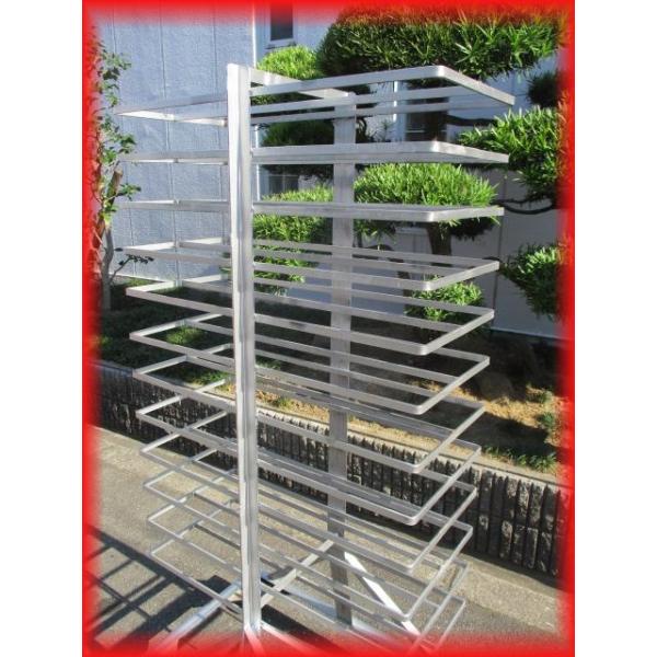 業務用スチール製トンボラック、パンラックです。幅80ｃｍ、奥行き40ｃｍ、高さ168ｃｍのサイズです。トレイ幅は35ｃｍ×80ｃｍ×9ｃｍ。12段×2になります。中古品ですので多少の擦れキズさび等あります。※神経質な方のご入札はご遠慮下さい。