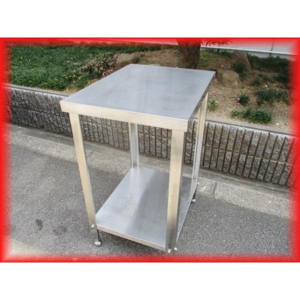 業務用のステンレスの作業台です。幅４５cm、奥行６０cmのスリムサイズです。中古品の為、傷やサビがございます。※神経質な方のご入札はご遠慮下さい。サイズ 幅４５ｃｍ×奥行６０ｃｍ×高さ８０ｃｍ