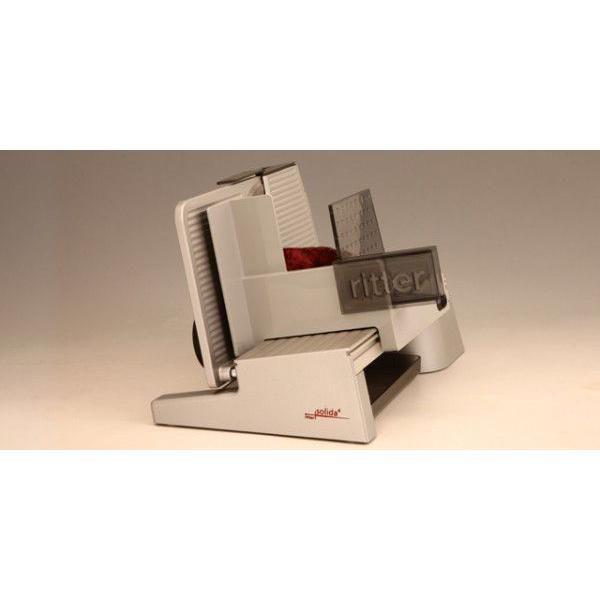 ラーメン店、スナック、レストラン、ペンション等、小型店舗用として活躍できるスライサー。チャーシュー、ハム、ソーセージ、サラミ、ローストビーフなどのほか、野菜類のスライスもできます。[ 仕様 ]◇丸刃直径：17cm ◇スライス厚み：0.5〜2...