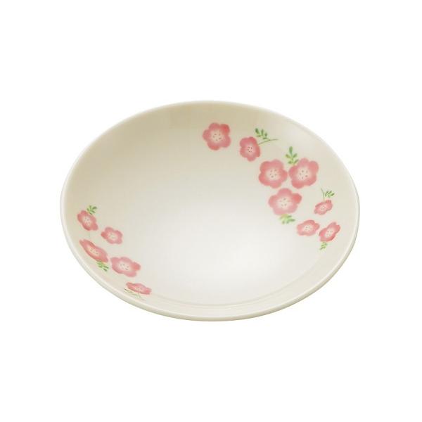 春の暖かさを感じる桃の花その昔から日本人の心にぬくもりを与え続けてきました。作る料理に心を添えておいしさが倍増します。[ 仕様 ]◇サイズ：φ140×25mm◇材質：メラミン樹脂◇耐熱温度：120℃◇食器洗浄機：使用可〇◇電子レンジ：使用不...