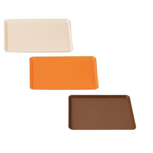 軽く、使いやすい長角トレーたまには、ちょっとお洒落にカフェ気分[ 仕様 ]◇最大外寸：326×236×15mm◇底内寸：295×205mm◇材質：ポリプロピレン樹脂◇耐熱温度：120℃◇食器洗浄機：使用可〇◇日本製