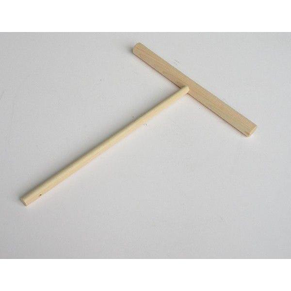 お店などで使われているクレープの生地を伸ばすための道具です。丸と角がありますが、生地を伸ばすのに大きな違いはありません。お店などでよく見かけるのは角型なので、角型の方が一般的かもしれません。ただ、角型は力の加減が難しいので慣れた方向けと言わ...