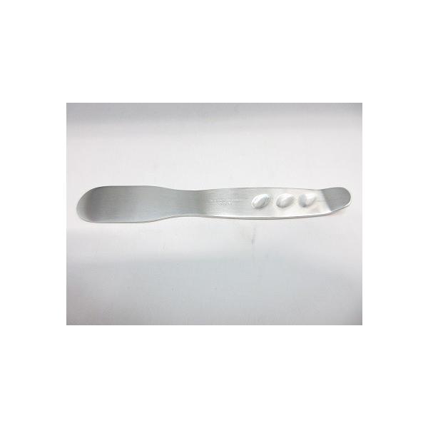 ◆衛生的なオールステンレス製◆餃子型の凹凸で柄が滑りにくい◆具材が離れやすいフラット形状で作るのラクラク◆あんを等分するのにも便利！！◆ボウルの底の具材を残さず取れるヘラ先形状[ 仕様 ]◇サイズ：25×150mm◇材質：18-8ステンレス...